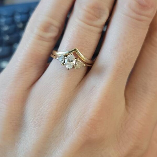 14K Solid Gold V Ring, Dainty Stackable Curved Band, Chevron Wedding ...