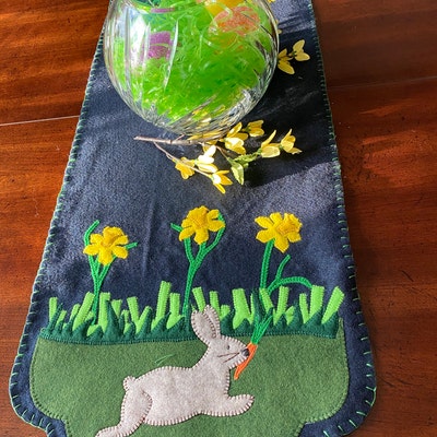 Spring Rabbit Wool Applique Table Runner Pattern PRI 525 Daffodil Dance ...