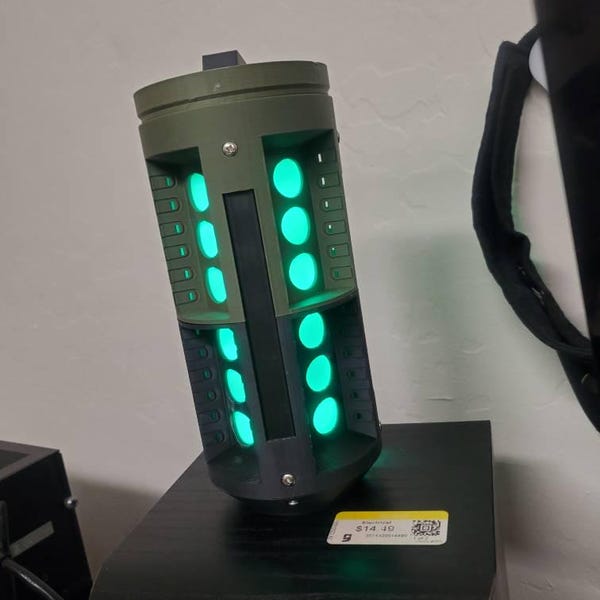 Titanfall 2 Inspired Light-up Battery Replica - Perfect for Fans and ...
