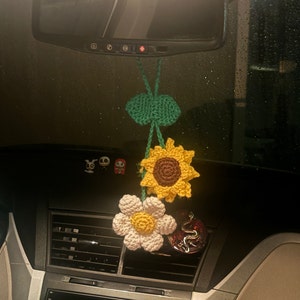 Daisy Charm Crochet Pattern, Crochet Daisy Rear View Mirror Car Charm ...
