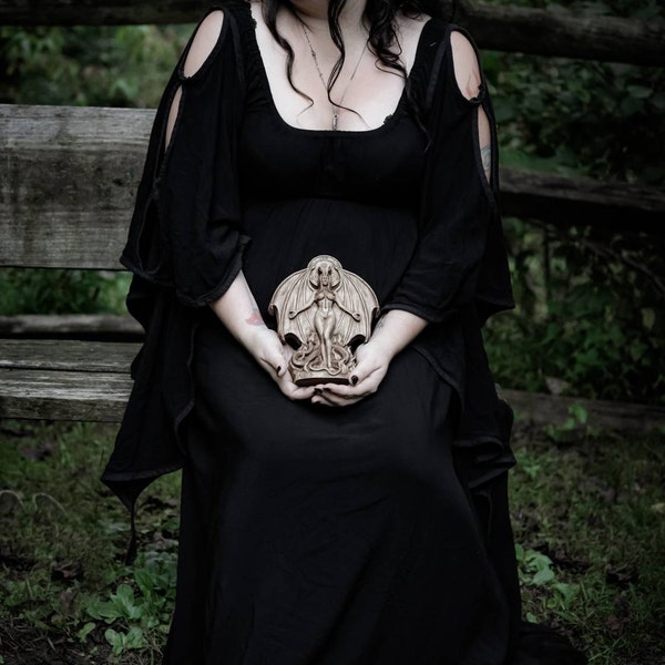 Lilith Statue: Wood Carving, Wiccan Altar Decor - Etsy