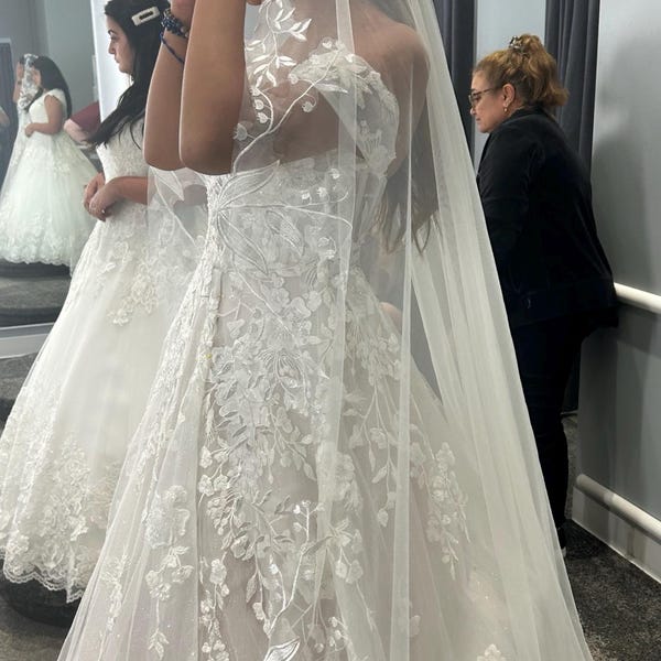 Scallop Cut Veil Flower, Mermaid Tail Bridal Veil, Veil Wedding ...