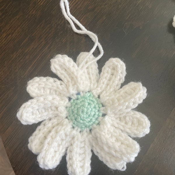 PDF | Crochet Daisy Car Charm Pattern | Rear View Mirror Accessory ...