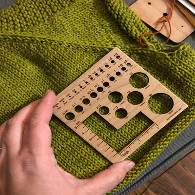 2 Universal Tool Knitting Needle Gauge Crochet Hook Gauge Gauge Swatch ...