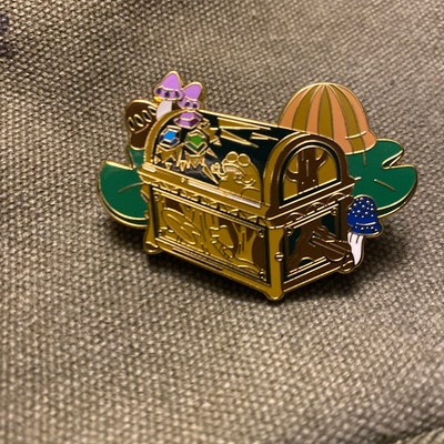 Amphibia Calamity Box Music Chest Enamel Pin - Etsy