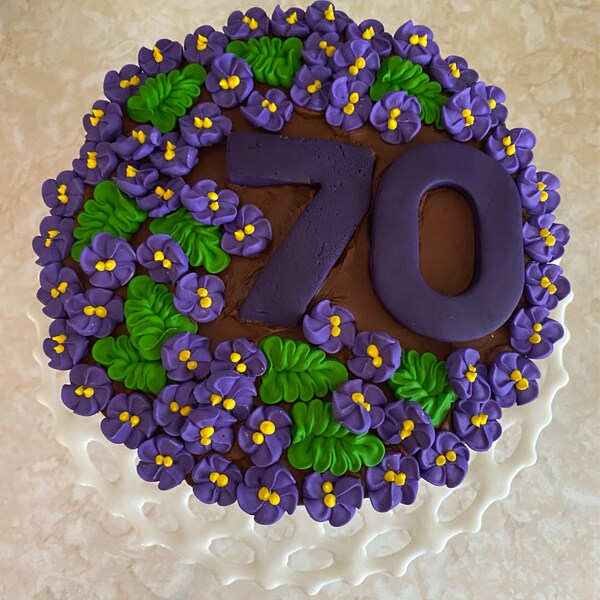 100 Royal Icing Violets 100 Approx. Size 1/2” - Etsy
