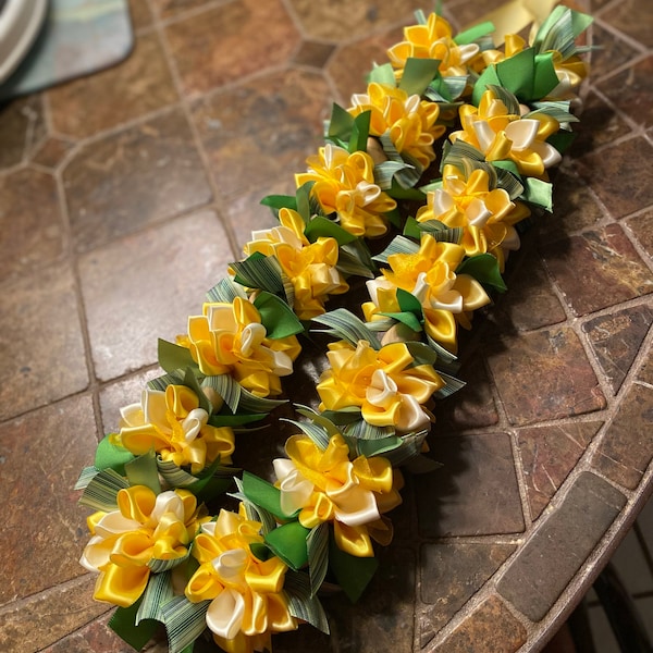 DIY Yellow Hawaiian Flower Ribbon Lei Kit - Etsy