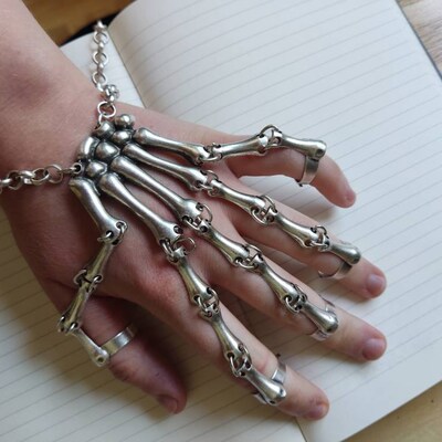 37 Gothic Skeleton All Bone Hand Ring Bracelet - Etsy UK