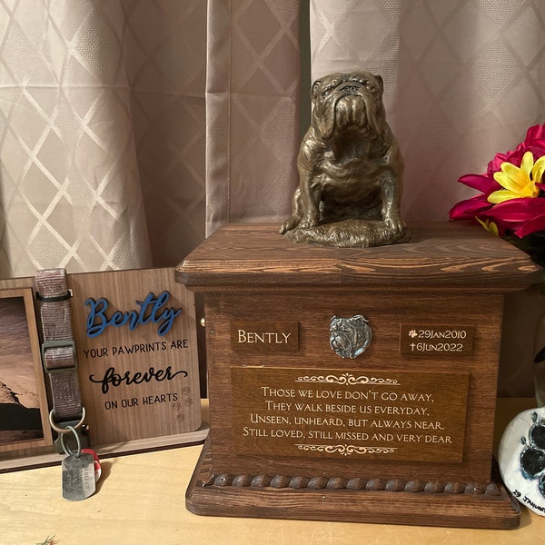 English Bulldog Sitting - Exclusive Urn for Dog Ashes With a Statue ...