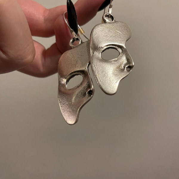 Silver Mask Pendant, Phantom of the Opera Mask, Mardi Gras Masquerade ...
