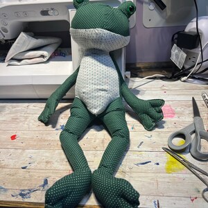 Stuffed Frog PDF Sewing Pattern & Tutorial Stuffed Animals Plush Toys ...