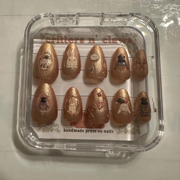 Ice Wolf Press-on Nails | Wolf Fur Pattern | Short Almond Nails ...