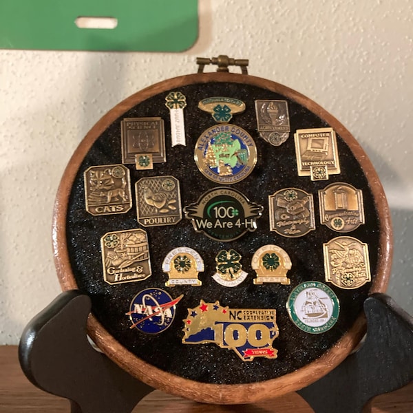 Velvet Circle Pin Board Badge Lapel Wall Mounted Display Board Enamel ...