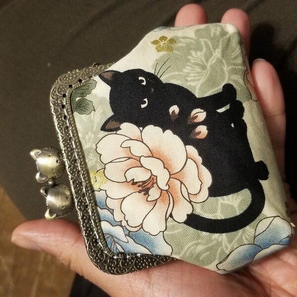 Japanese Cherry Blossoms Floral Design Coin Purse Wallet With Kiss ...