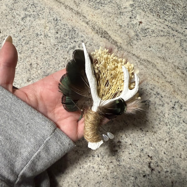 Beige Antler Boutonniere With Preserved Cedar, Pampas Grass, Pheasant ...