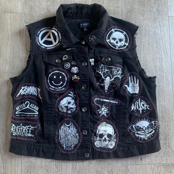 BIRD WITCH Aka the Raven Maven or Maybe the Old Crow PATCH Its Clear I ...