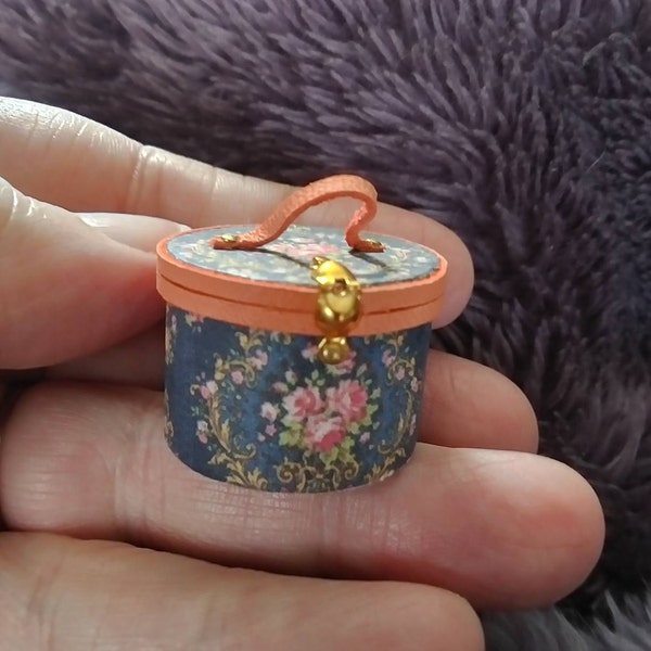 New**dollhouse Miniature Romantic Suitcase Set. Miniature Luggage Suitcases for Dollhouses. 1:12 ...