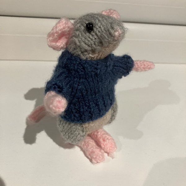 Mouse in a Sweater - KNITTING PATTERN - Etsy