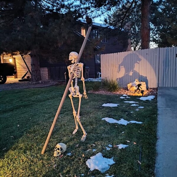 Halloween Alien Yard Art: Shadow Caster With Color Glow, Outdoor ...