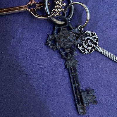 Antiqued Bronze Skeleton Key Pendants, Ornate Key, Antique Key, Cross ...