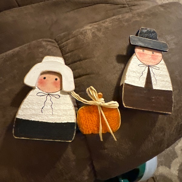 Rustic Wood Pilgrim Couple: Farmhouse Thanksgiving Decor - Etsy