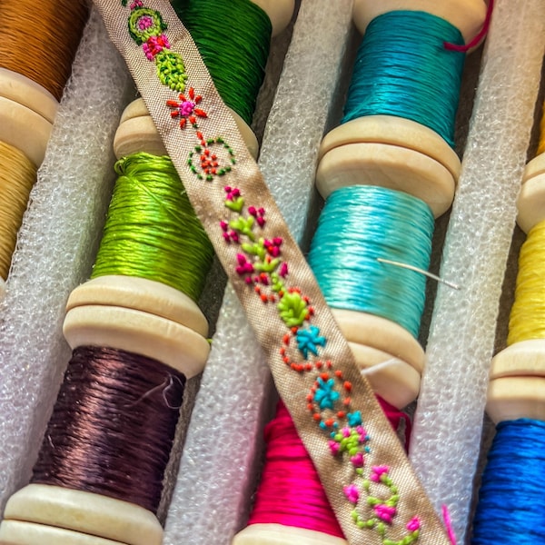 Embroidery Silk Spools | Pack of 30 Spools Hand-dyed 100% Natural ...