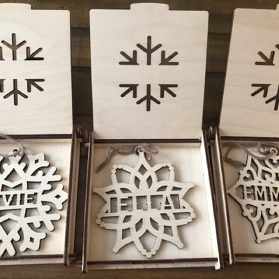PERSONALIZED SNOWFLAKE ORNAMENT // Personalized Christmas Decoration ...