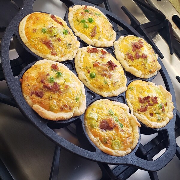 Cast Iron Round Bottom Kettle No. 8, Vintage 3 Footed 9 Quart Cowboy ...