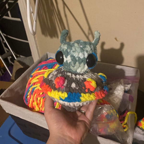 Weebee the Space Invader (PDF Crochet Pattern) - Etsy
