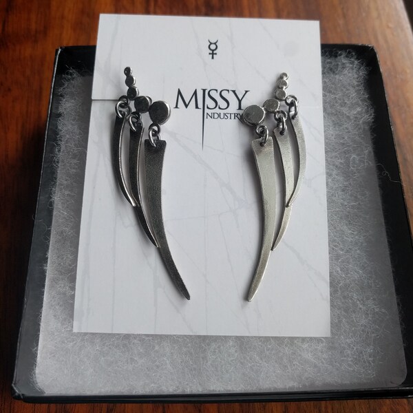 CREEPERS Single Piercing Crawling Earrings - Etsy