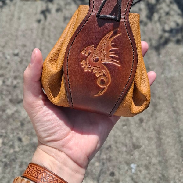 Leather Pouch , Flying Dragon Design , "marron Chêne " on Photo (16 ...