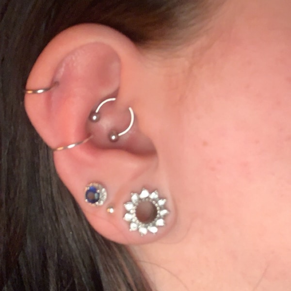 SNUG HOOP • Snug Earring • Cartilage Twist Hoop • Gold Hoop Earrings ...