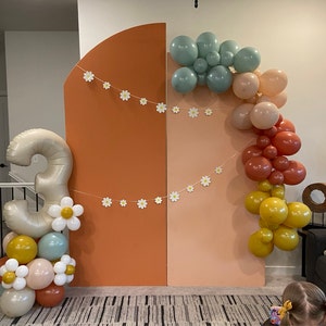 Groovy Balloon Column, Daisy Balloon, Two Groovy, Retro Balloons, Retro ...