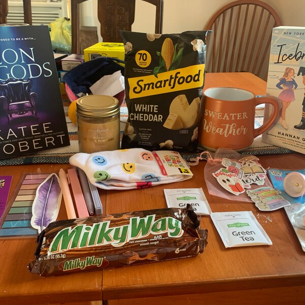 Deluxe Surprise Book Box - Choose Genre! - Etsy