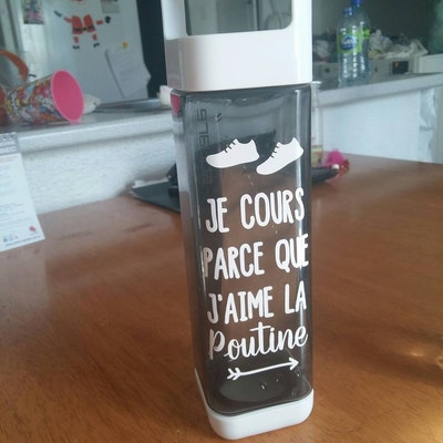 Sticker Je Cours Parce Que J'aime La Poutine for Water Bottle or ...