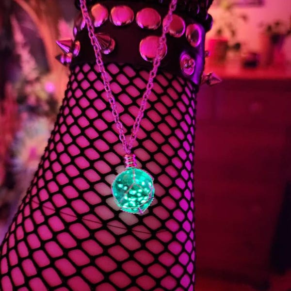 FFVII Glowing Holy Materia Necklace - Final Fantasy VII Inspired Glow ...
