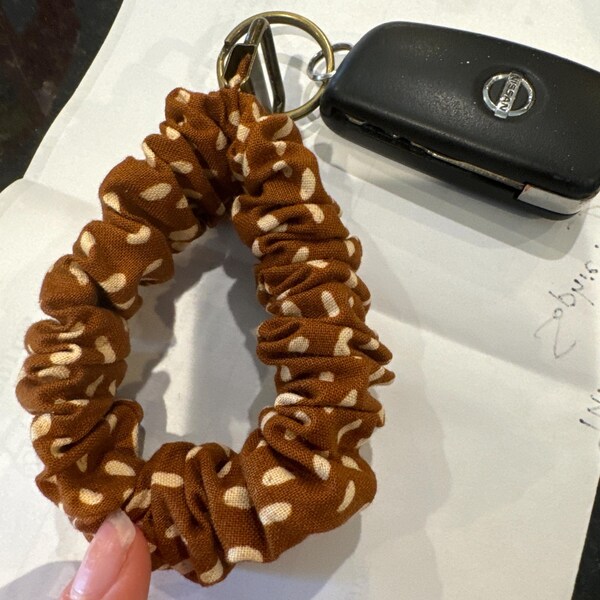 Scrunchie Keychain Wristlet, Key Fob Keychain, Scrunchie Keychain ...