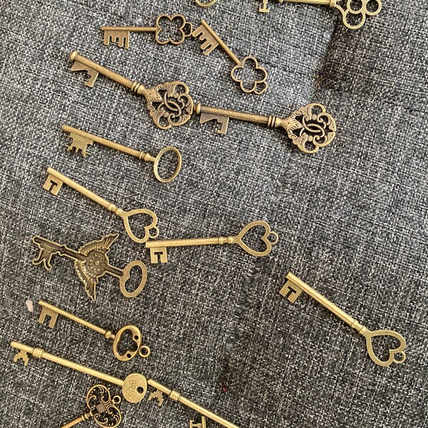 1 Pound of Mixed Skeleton Keys Antique Brass Wholesale Wedding ...