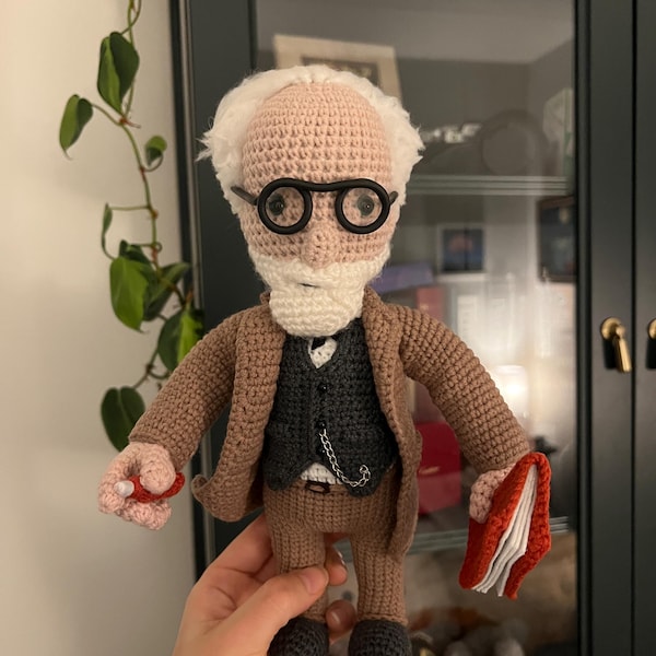 Sigmund Freud Amigurumi Bookshelf Decor, Handknitted Academician Doll ...