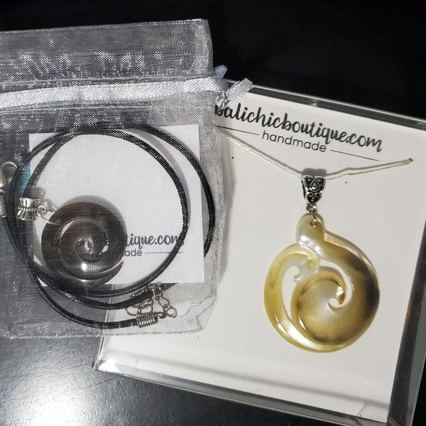 Large Strombus Seashell Pendant Sunburst of Center Cut Shells in Black ...