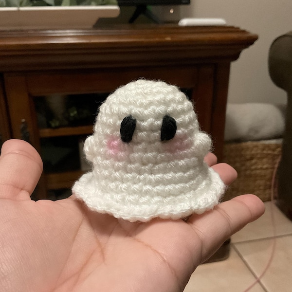 Christmas Pocket Ghosts Crochet Pattern for Beginner Crochet Keychain ...