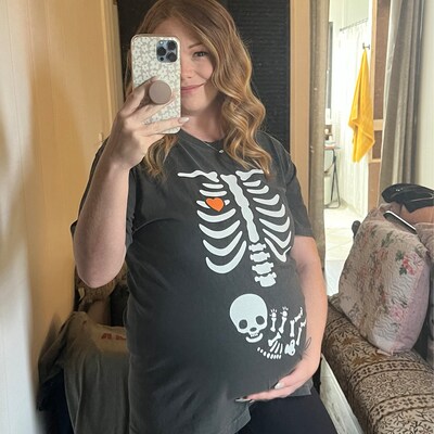 Skeleton Halloween Maternity Shirt, Funny Pregnancy Announcement 2024 ...