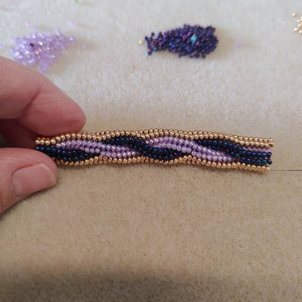 Daisy Chain Beaded Bracelet Tutorial, Daisy Stitch Beaded Bangle ...