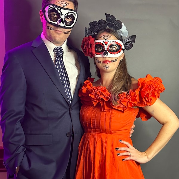 Labrinto labyrinth Mask, Black and Silver Eyemask With 3D Swirls ...