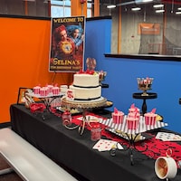 Roblox Girl Photo Booth Frame, Roblox Girl Frame, Roblox Girl Party ...