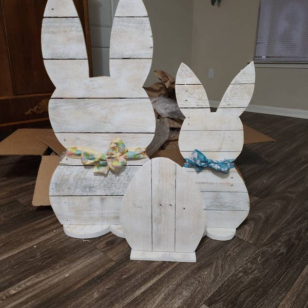 Pallet Wood Easter Bunnies! Rustic Porch Decor, Farmhouse Easter Bunny ...