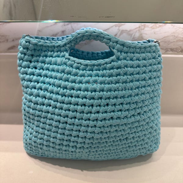 EASY Crochet Handbag Pattern Guiding Pictures Trendy Mini Handbag ...