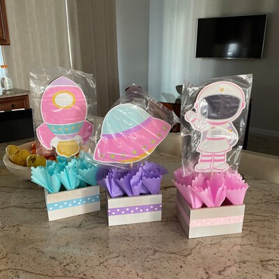 Outer Space Blast off Centerpiece Decoration Spaceship Outer Planets ...