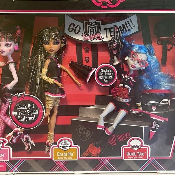 Werewolf Sisters, Clawdeen and Howleen. - Etsy