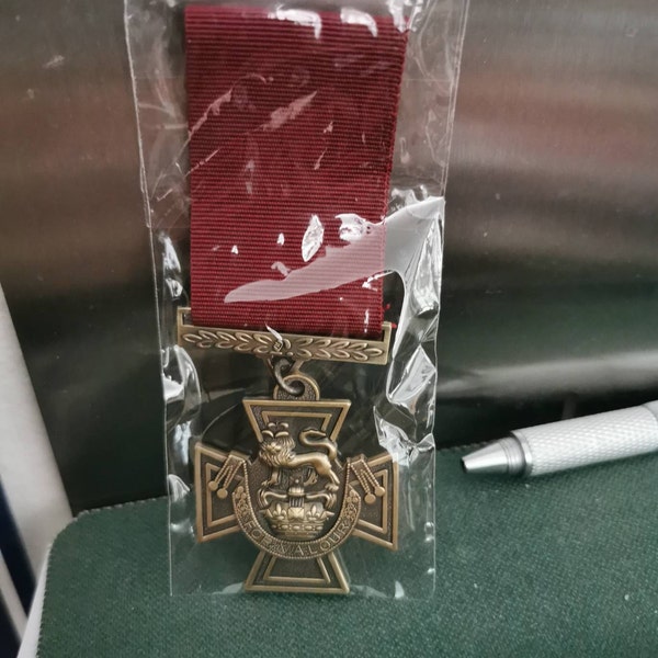 Full Size Replica Victoria Cross Medal & Ribbon. Highest Military ...